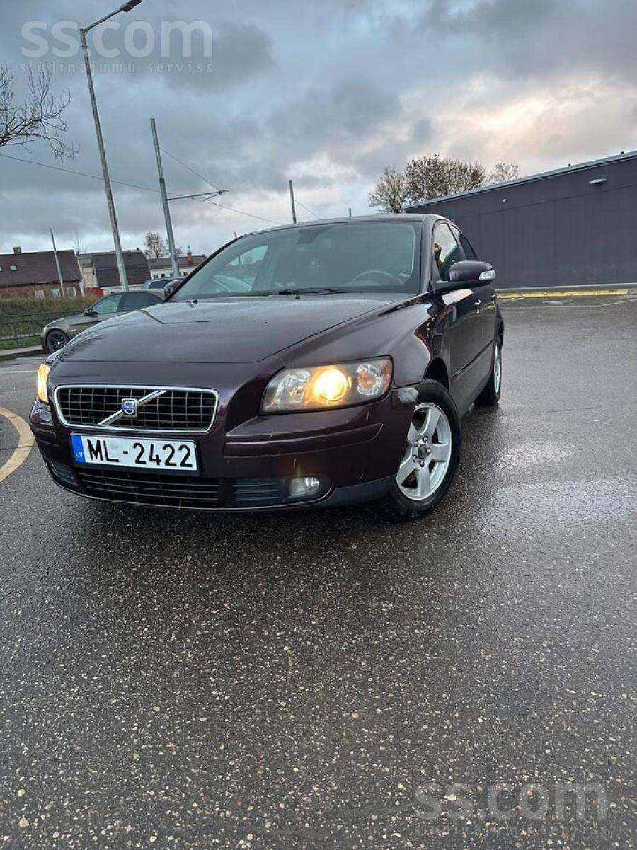 Red Volvo S40 2007 in Daugavpils, with an engine capacity of 1.60 L and mileage of 210 thousand km for 2690 €, photo 1 on AUTOMOTO.COM.LV