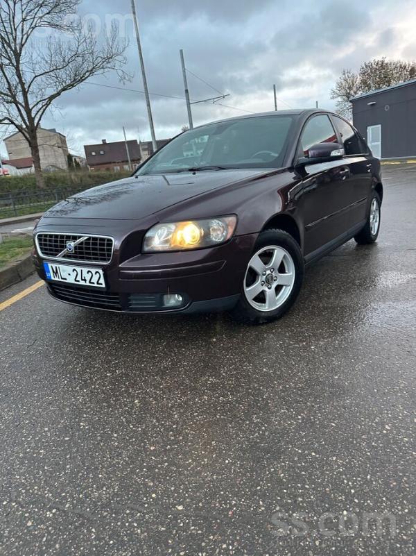 Sarkans Volvo S40 2007 Daugavpils, ar dzinēja tilpumu 1.60 L un nobraukumu 210 tūkst. km par 2690 €, foto 2 vietnē AUTOMOTO.COM.LV