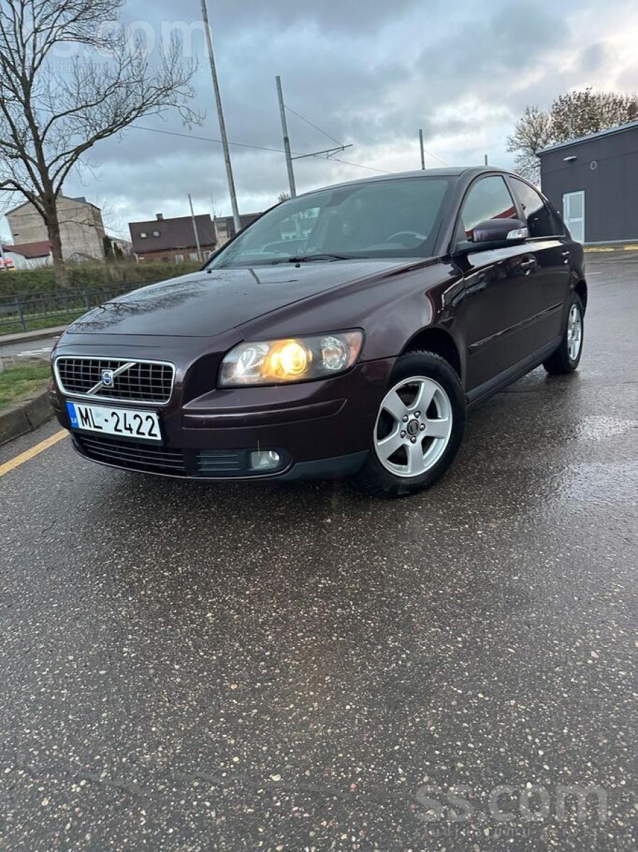 Red Volvo S40 2007 in Daugavpils, with an engine capacity of 1.60 L and mileage of 210 thousand km for 2690 €, photo 2 on AUTOMOTO.COM.LV
