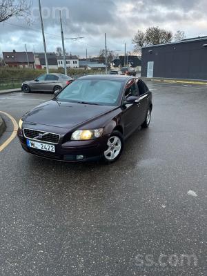 Red Volvo S40 2007 in Daugavpils, with an engine capacity of 1.60 L and mileage of 210 thousand km for 2690 €, photo 8 on AUTOMOTO.COM.LV