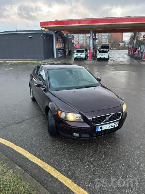 Red Volvo S40 2007 in Daugavpils, with an engine capacity of 1.60 L and mileage of 210 thousand km for 2690 €, photo 10 on AUTOMOTO.COM.LV