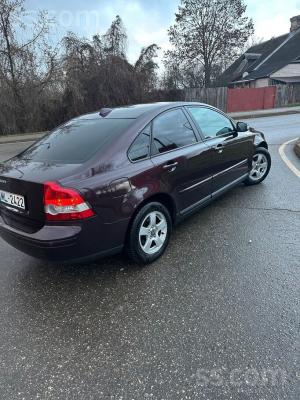 Red Volvo S40 2007 in Daugavpils, with an engine capacity of 1.60 L and mileage of 210 thousand km for 2690 €, photo 12 on AUTOMOTO.COM.LV