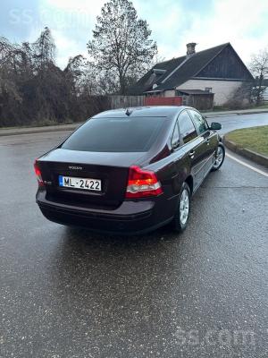 Red Volvo S40 2007 in Daugavpils, with an engine capacity of 1.60 L and mileage of 210 thousand km for 2690 €, photo 13 on AUTOMOTO.COM.LV