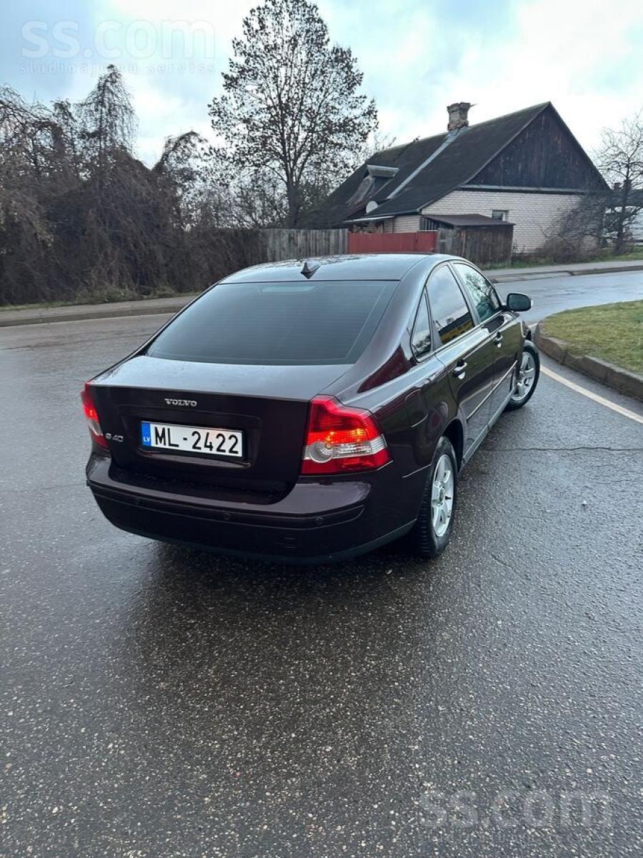 Red Volvo S40 2007 in Daugavpils, with an engine capacity of 1.60 L and mileage of 210 thousand km for 2690 €, photo 13 on AUTOMOTO.COM.LV