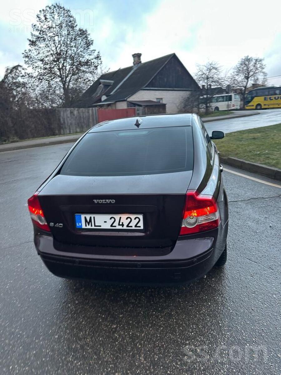 Red Volvo S40 2007 in Daugavpils, with an engine capacity of 1.60 L and mileage of 210 thousand km for 2690 €, photo 14 on AUTOMOTO.COM.LV