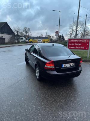Red Volvo S40 2007 in Daugavpils, with an engine capacity of 1.60 L and mileage of 210 thousand km for 2690 €, photo 15 on AUTOMOTO.COM.LV
