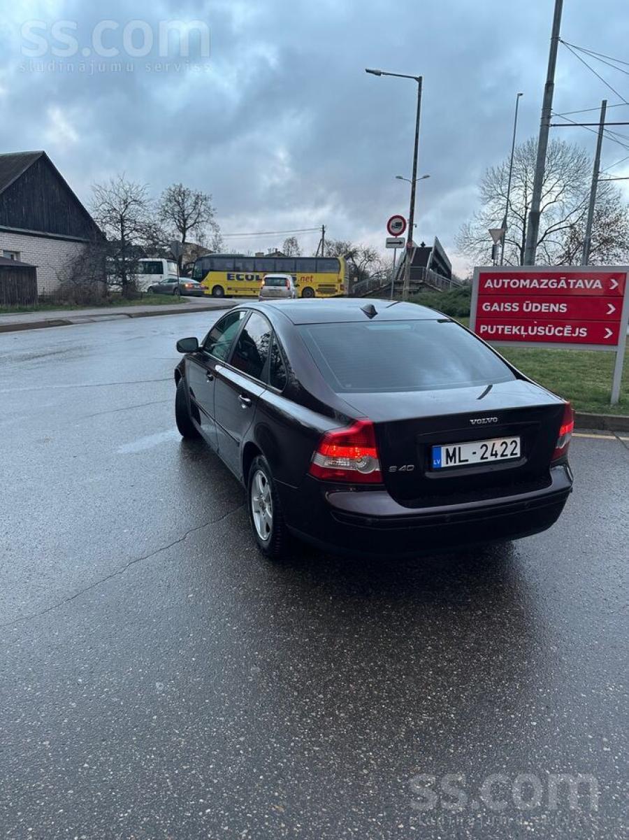 Red Volvo S40 2007 in Daugavpils, with an engine capacity of 1.60 L and mileage of 210 thousand km for 2690 €, photo 15 on AUTOMOTO.COM.LV