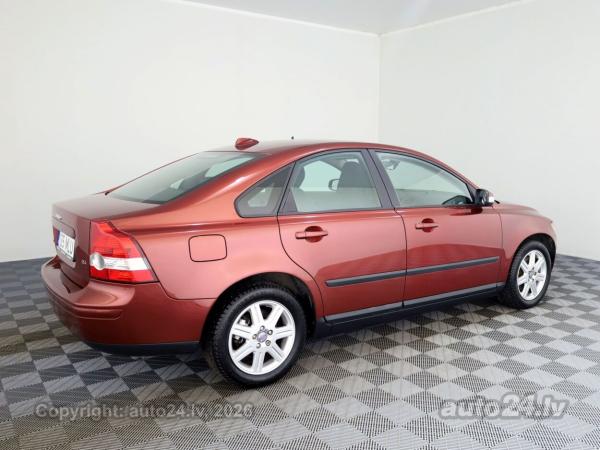 Red Volvo S40 2007 in Tallinn, with an engine capacity of 2.40 L and mileage of 249 thousand km for 1999 €, photo 3 on AUTOMOTO.COM.LV