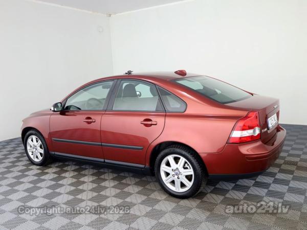 Red Volvo S40 2007 in Tallinn, with an engine capacity of 2.40 L and mileage of 249 thousand km for 1999 €, photo 4 on AUTOMOTO.COM.LV