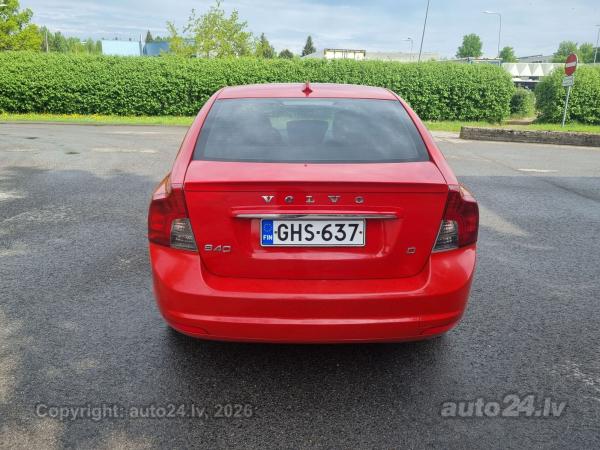 Red Volvo S40 2007 in Polva, with an engine capacity of 1.60 L and mileage of 357 thousand km for 2700 €, photo 2 on AUTOMOTO.COM.LV