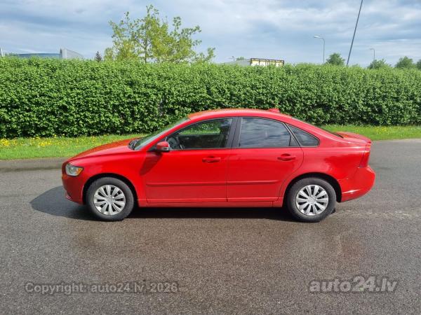 Red Volvo S40 2007 in Polva, with an engine capacity of 1.60 L and mileage of 357 thousand km for 2700 €, photo 4 on AUTOMOTO.COM.LV