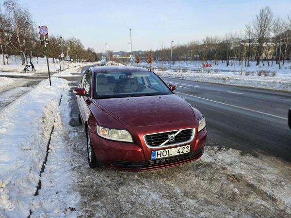 Red Volvo S40 2008 in Vilnius, with an engine capacity of 2.00 L and mileage of 270 thousand km for 1900 €, photo 2 on AUTOMOTO.COM.LV