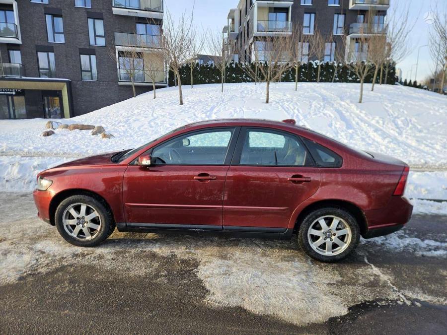 Sarkans Volvo S40 2008 Viļņa, ar dzinēja tilpumu 2.00 L un nobraukumu 270 tūkst. km par 1900 €, foto 5 vietnē AUTOMOTO.COM.LV
