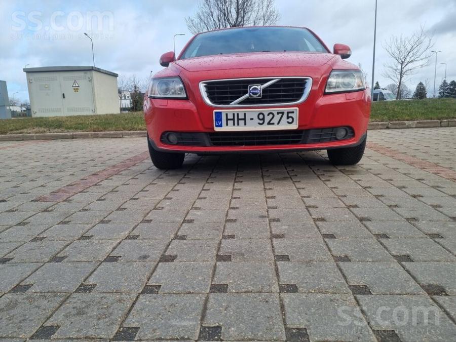 Sarkans Volvo S40 2009 Rīga, ar dzinēja tilpumu 2.00 L un nobraukumu 185 tūkst. km par 3300 €, foto 4 vietnē AUTOMOTO.COM.LV
