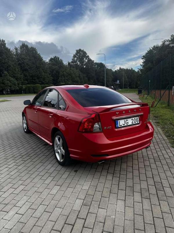 Sarkans Volvo S40 2009 Viļņa, ar dzinēja tilpumu 2.50 L un nobraukumu 190 tūkst. km par 4100 €, foto 4 vietnē AUTOMOTO.COM.LV
