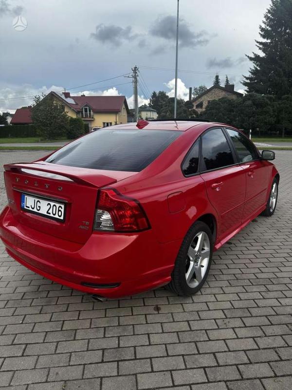 Sarkans Volvo S40 2009 Viļņa, ar dzinēja tilpumu 2.50 L un nobraukumu 190 tūkst. km par 4100 €, foto 5 vietnē AUTOMOTO.COM.LV