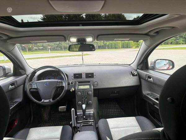 Sarkans Volvo S40 2009 Viļņa, ar dzinēja tilpumu 2.50 L un nobraukumu 190 tūkst. km par 4100 €, foto 6 vietnē AUTOMOTO.COM.LV