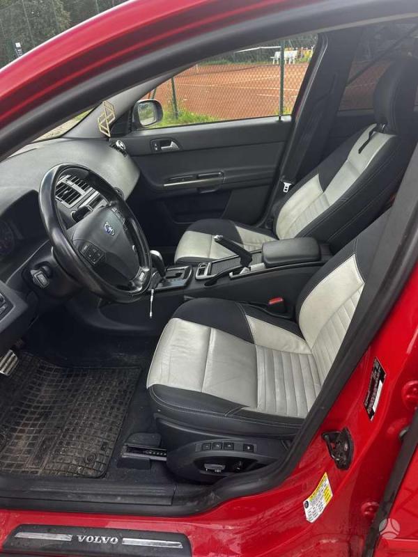 Sarkans Volvo S40 2009 Viļņa, ar dzinēja tilpumu 2.50 L un nobraukumu 190 tūkst. km par 4100 €, foto 7 vietnē AUTOMOTO.COM.LV