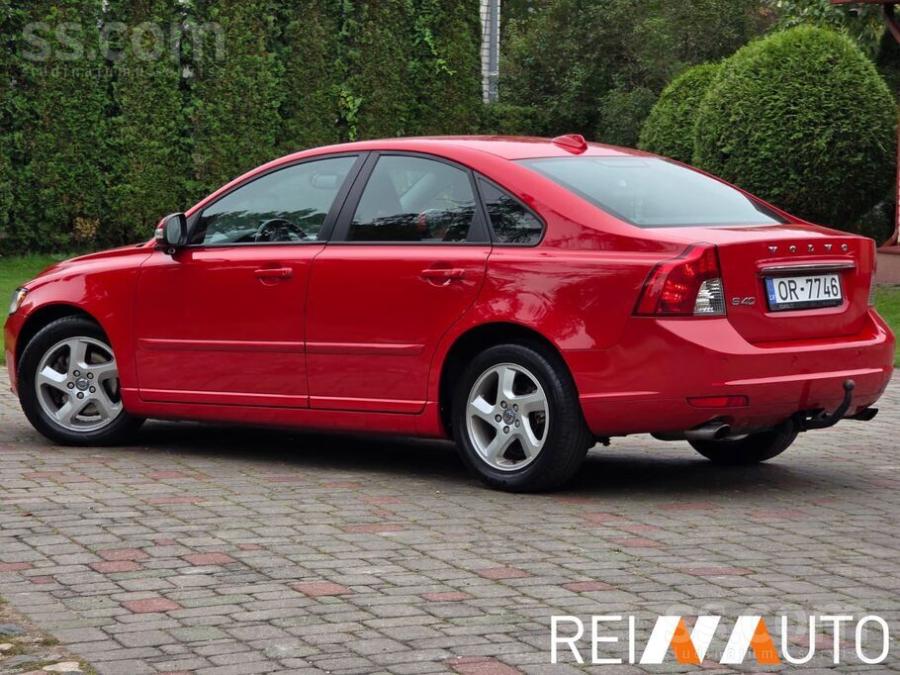 Red Volvo S40 2011 in Riga, with an engine capacity of 2.00 L and mileage of 309 thousand km for 4350 €, photo 4 on AUTOMOTO.COM.LV