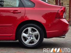 Red Volvo S40 2011 in Riga, with an engine capacity of 2.00 L and mileage of 309 thousand km for 4350 €, photo 11 on AUTOMOTO.COM.LV