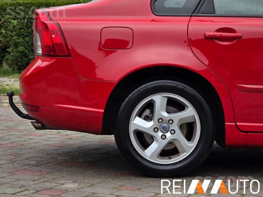 Red Volvo S40 2011 in Riga, with an engine capacity of 2.00 L and mileage of 309 thousand km for 4350 €, photo 12 on AUTOMOTO.COM.LV