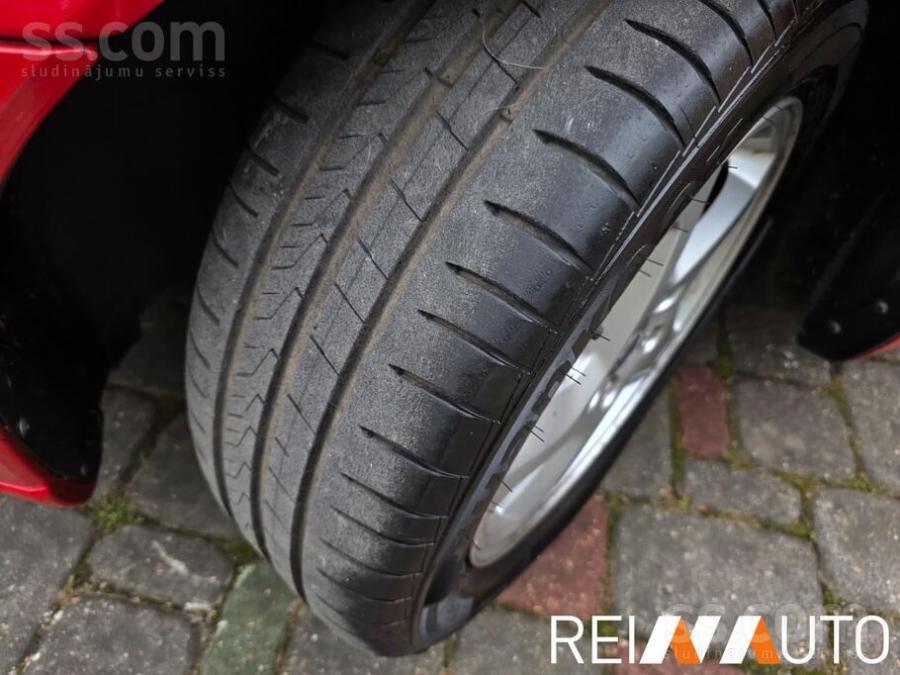 Red Volvo S40 2011 in Riga, with an engine capacity of 2.00 L and mileage of 309 thousand km for 4350 €, photo 14 on AUTOMOTO.COM.LV