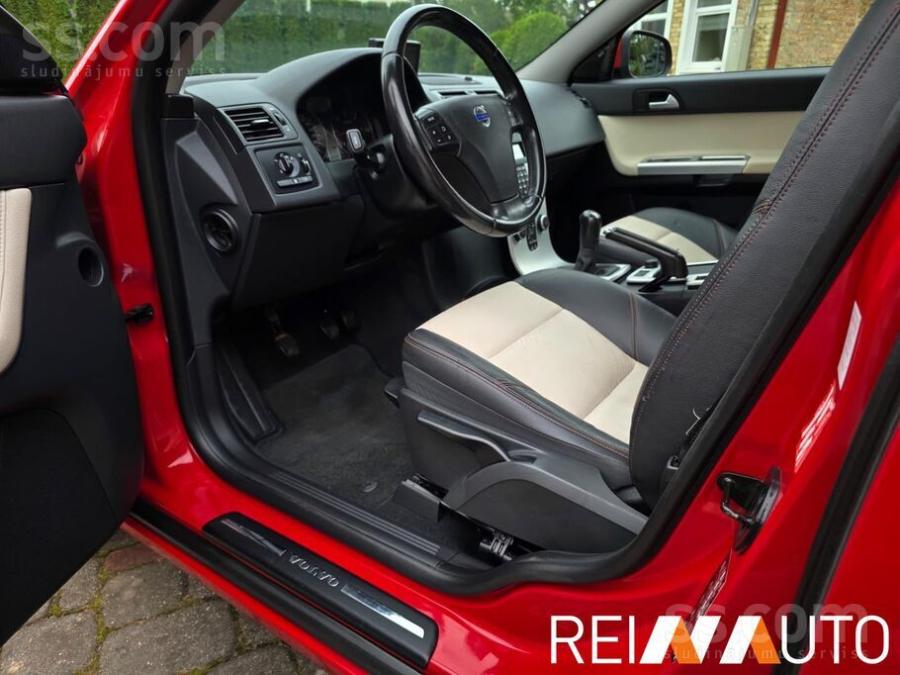 Red Volvo S40 2011 in Riga, with an engine capacity of 2.00 L and mileage of 309 thousand km for 4350 €, photo 25 on AUTOMOTO.COM.LV