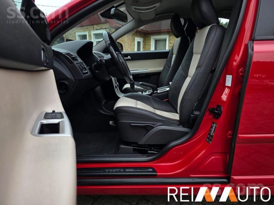 Red Volvo S40 2011 in Riga, with an engine capacity of 2.00 L and mileage of 309 thousand km for 4350 €, photo 26 on AUTOMOTO.COM.LV