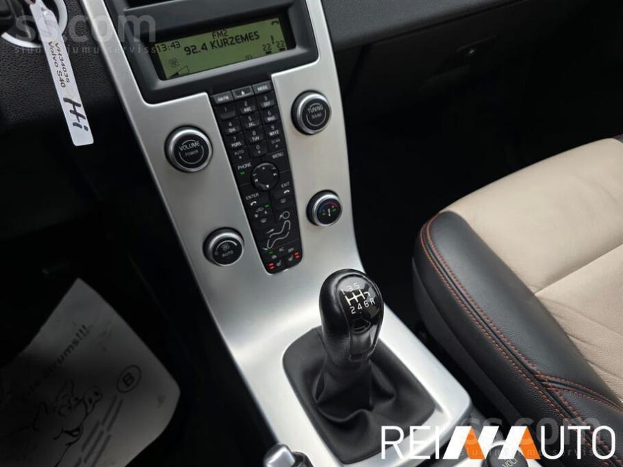 Red Volvo S40 2011 in Riga, with an engine capacity of 2.00 L and mileage of 309 thousand km for 4350 €, photo 28 on AUTOMOTO.COM.LV