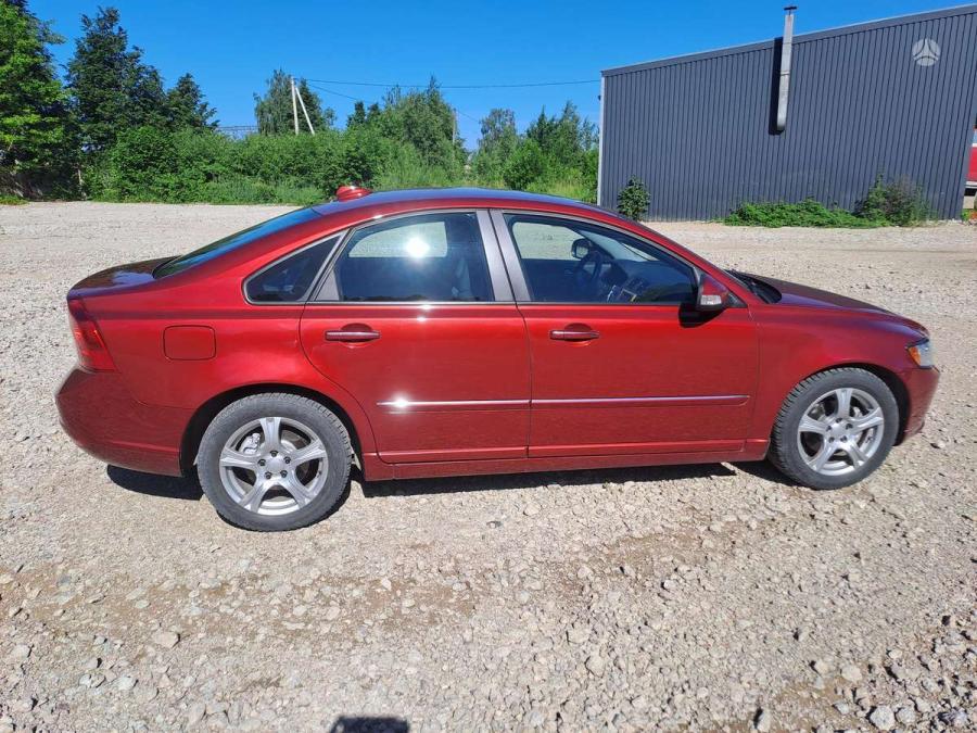 Sarkans Volvo S40 2012 Šauļi, ar dzinēja tilpumu 1.56 L un nobraukumu 248 tūkst. km par 3900 €, foto 5 vietnē AUTOMOTO.COM.LV