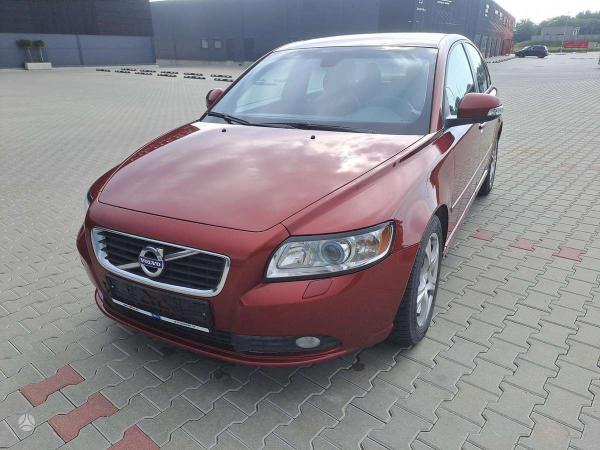 Sarkans Volvo S40 2012 Šauļi, ar dzinēja tilpumu 1.56 L un nobraukumu 248 tūkst. km par 3900 €, foto 8 vietnē AUTOMOTO.COM.LV