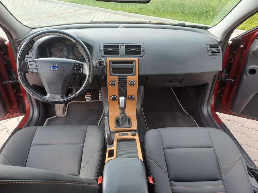 Sarkans Volvo S40 2012 Šauļi, ar dzinēja tilpumu 1.56 L un nobraukumu 248 tūkst. km par 3900 €, foto 17 vietnē AUTOMOTO.COM.LV