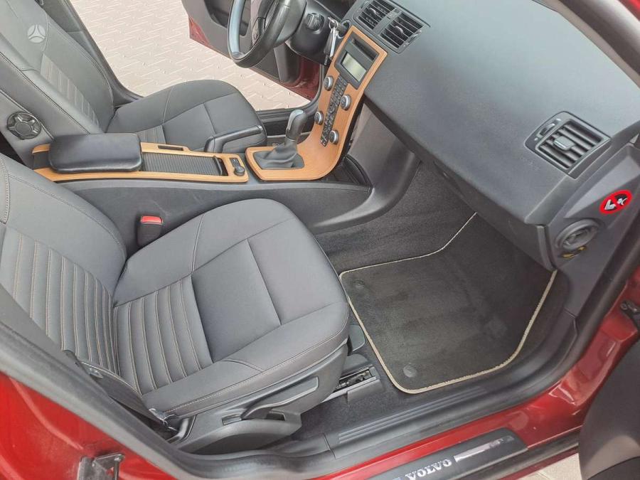 Sarkans Volvo S40 2012 Šauļi, ar dzinēja tilpumu 1.56 L un nobraukumu 248 tūkst. km par 3900 €, foto 18 vietnē AUTOMOTO.COM.LV