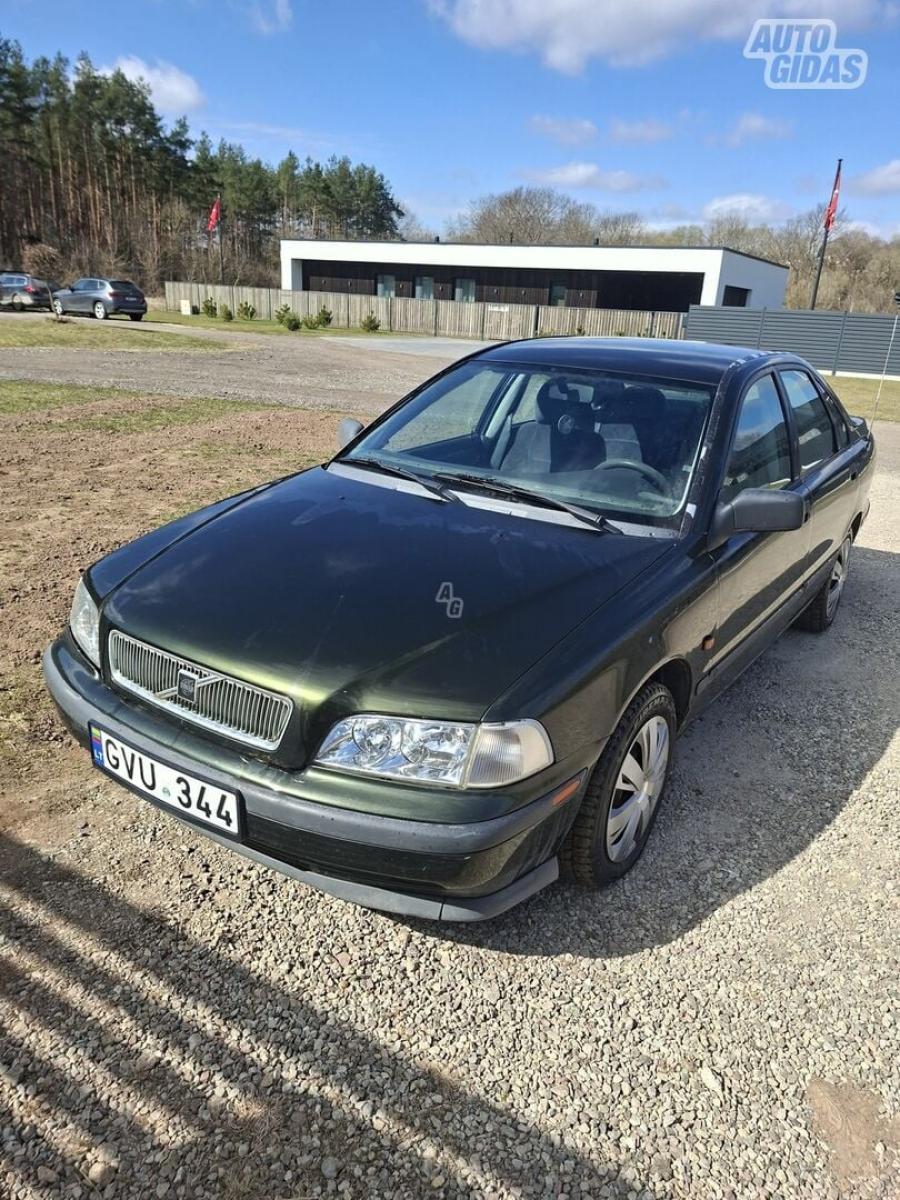 Volvo S40 1996 in Ukmerge, with an engine capacity of 1.80 L and mileage of 258 thousand km for 350 €, photo 3 on AUTOMOTO.COM.LV