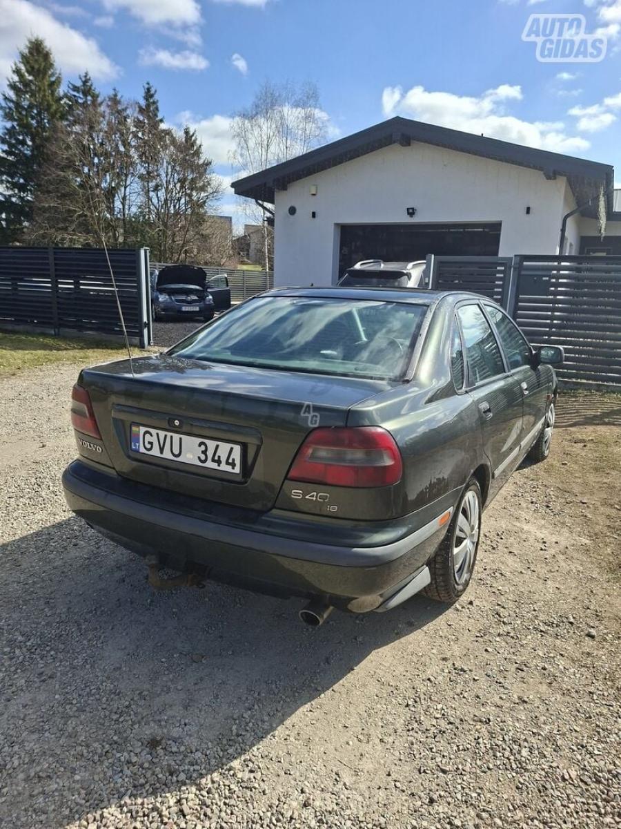 Volvo S40 1996 in Ukmerge, with an engine capacity of 1.80 L and mileage of 258 thousand km for 350 €, photo 7 on AUTOMOTO.COM.LV