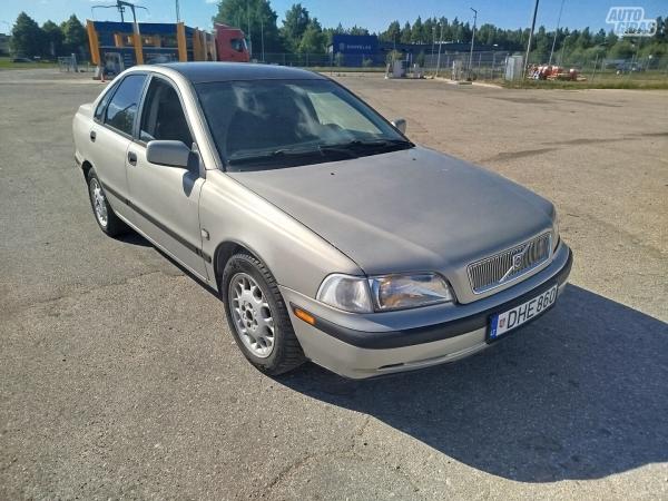 Volvo S40 1998 Panevēža, ar dzinēja tilpumu 2.00 L un nobraukumu 312 tūkst. km par 400 €, foto 1 vietnē AUTOMOTO.COM.LV