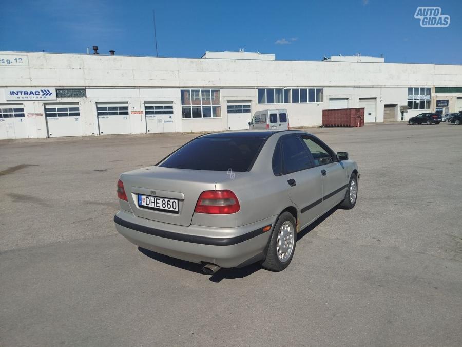 Вольво С40 1998 в Паневежис, объемом двигателя 2.00 л и пробегом 312 тыс. км за 400 €, фото 4 на AUTOMOTO.COM.LV