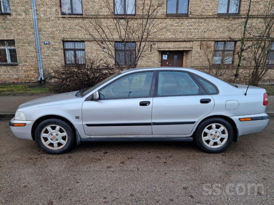 Volvo S40 2001 Rīga, ar dzinēja tilpumu 1.90 L un nobraukumu 223 tūkst. km par 1800 €, foto 1 vietnē AUTOMOTO.COM.LV