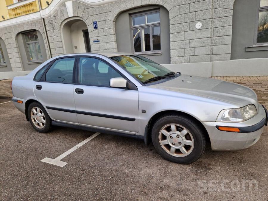 Volvo S40 2001 Rīga, ar dzinēja tilpumu 1.90 L un nobraukumu 223 tūkst. km par 1800 €, foto 3 vietnē AUTOMOTO.COM.LV