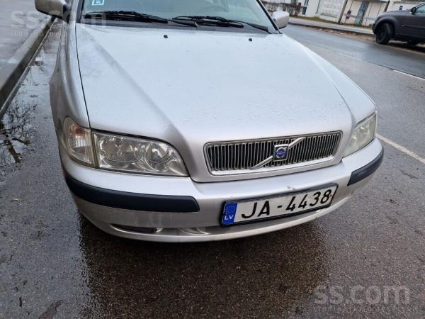 Volvo S40 2001 in Riga, with an engine capacity of 1.90 L and mileage of 223 thousand km for 1800 €, photo 4 on AUTOMOTO.COM.LV