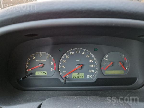 Volvo S40 2001 in Riga, with an engine capacity of 1.90 L and mileage of 223 thousand km for 1800 €, photo 8 on AUTOMOTO.COM.LV