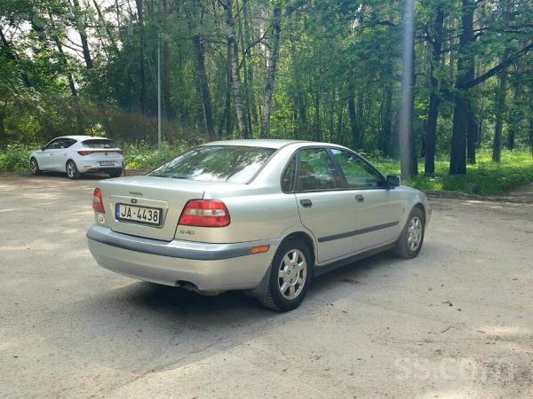 Volvo S40 2001 Rīga, ar dzinēja tilpumu 1.90 L un nobraukumu 224 tūkst. km par 1500 €, foto 4 vietnē AUTOMOTO.COM.LV