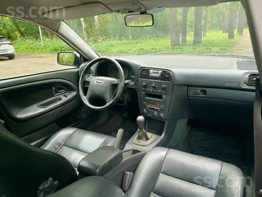 Volvo S40 2001 Rīga, ar dzinēja tilpumu 1.90 L un nobraukumu 224 tūkst. km par 1500 €, foto 5 vietnē AUTOMOTO.COM.LV