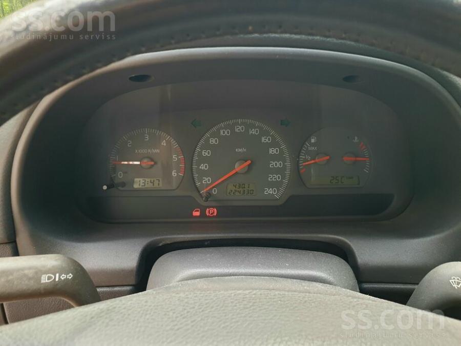 Volvo S40 2001 Rīga, ar dzinēja tilpumu 1.90 L un nobraukumu 224 tūkst. km par 1500 €, foto 10 vietnē AUTOMOTO.COM.LV