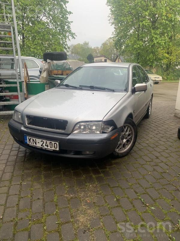 Volvo S40 2002 in Riga, with an engine capacity of 1.90 L and mileage of 322 thousand km for 1500 €, photo 1 on AUTOMOTO.COM.LV