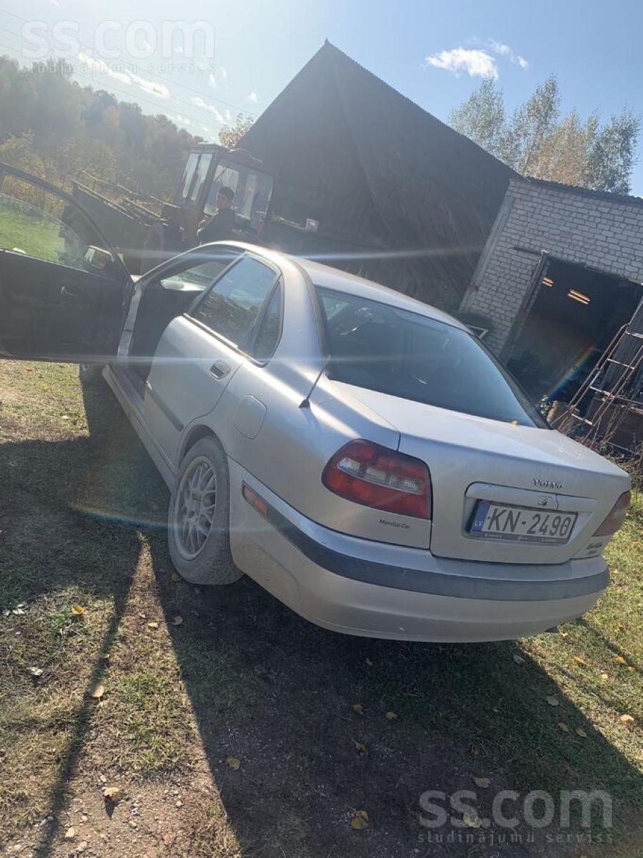 Volvo S40 2002 in Riga, with an engine capacity of 1.90 L and mileage of 322 thousand km for 1500 €, photo 8 on AUTOMOTO.COM.LV