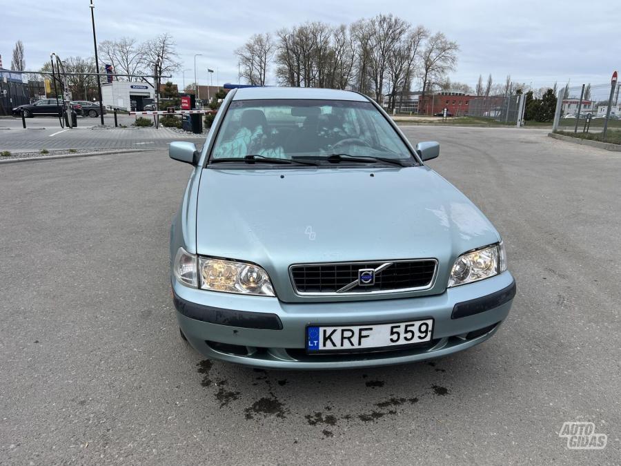 Volvo S40 2003 Klaipėda, ar dzinēja tilpumu 1.80 L un nobraukumu 297 tūkst. km par 700 €, foto 1 vietnē AUTOMOTO.COM.LV