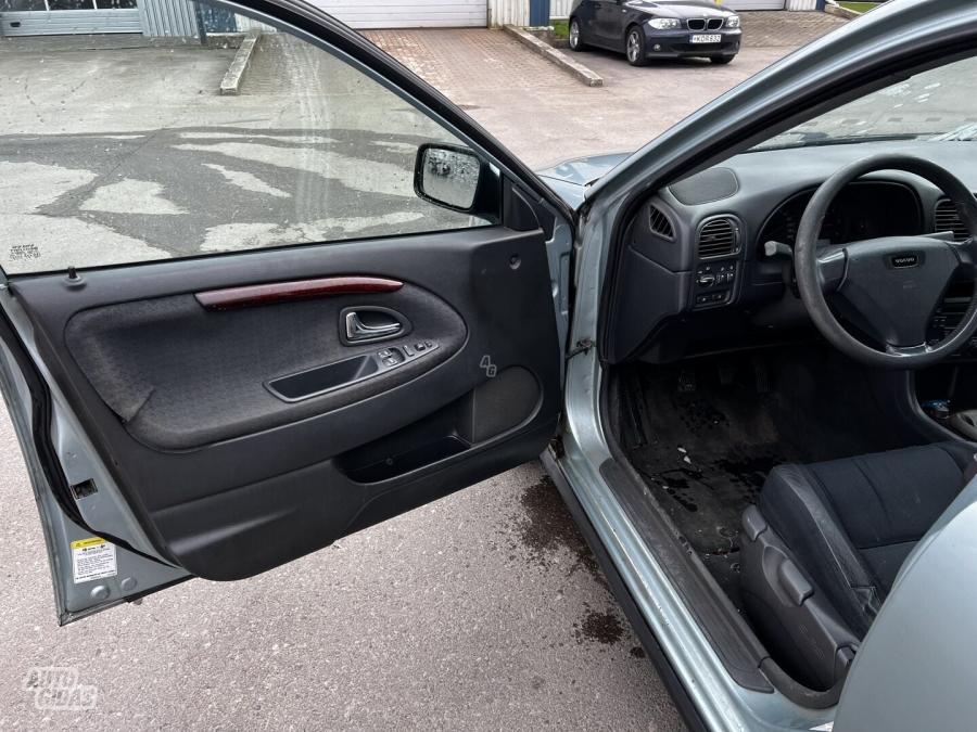 Volvo S40 2003 Klaipėda, ar dzinēja tilpumu 1.80 L un nobraukumu 297 tūkst. km par 700 €, foto 17 vietnē AUTOMOTO.COM.LV