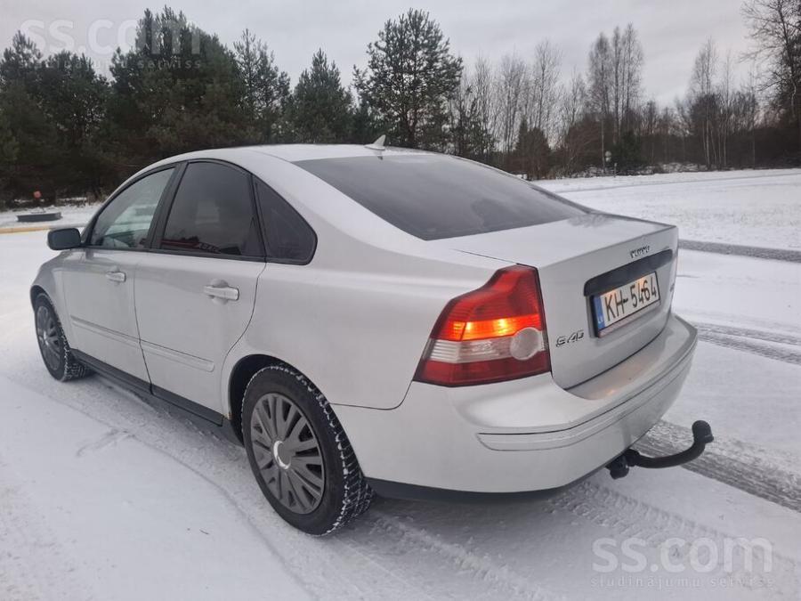 Volvo S40 2004 Daugavpils, ar dzinēja tilpumu 2.00 L un nobraukumu 345 tūkst. km par 750 €, foto 3 vietnē AUTOMOTO.COM.LV
