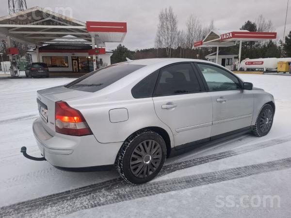 Volvo S40 2004 in Daugavpils, with an engine capacity of 2.00 L and mileage of 345 thousand km for 750 €, photo 5 on AUTOMOTO.COM.LV